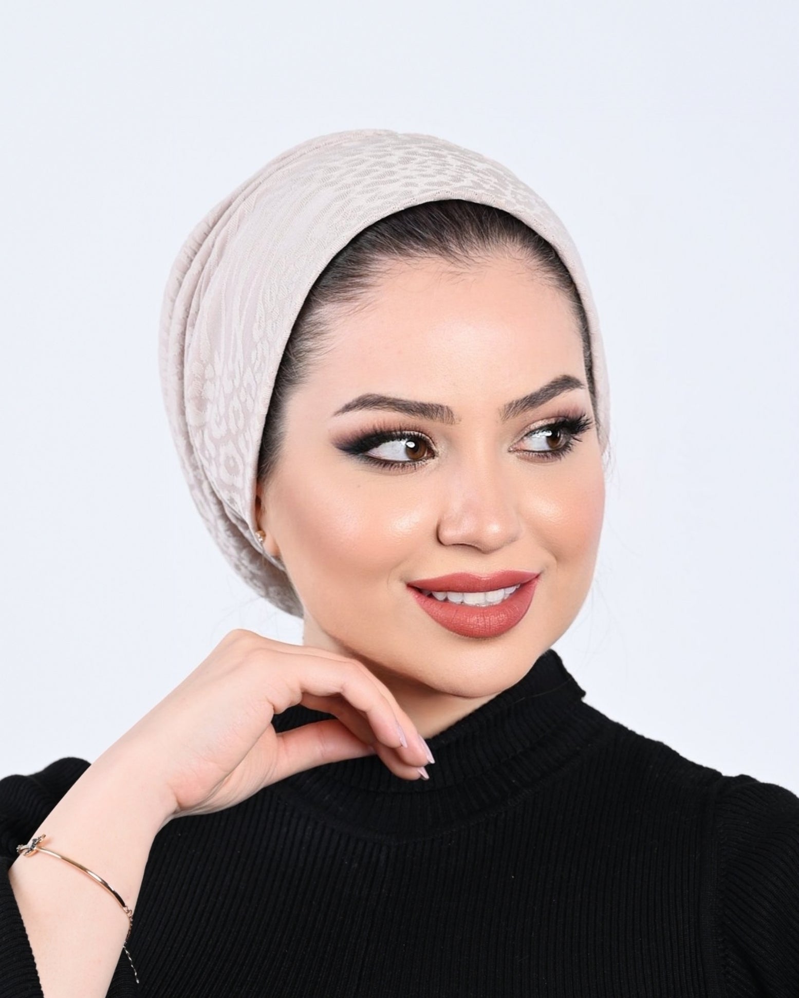 Merla pattern biege/Black – www.turbandemoda.com